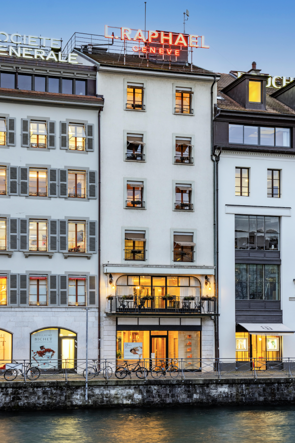 A Toast to 12 of the Best Grower-Producer Champagnes - Robb Report ...